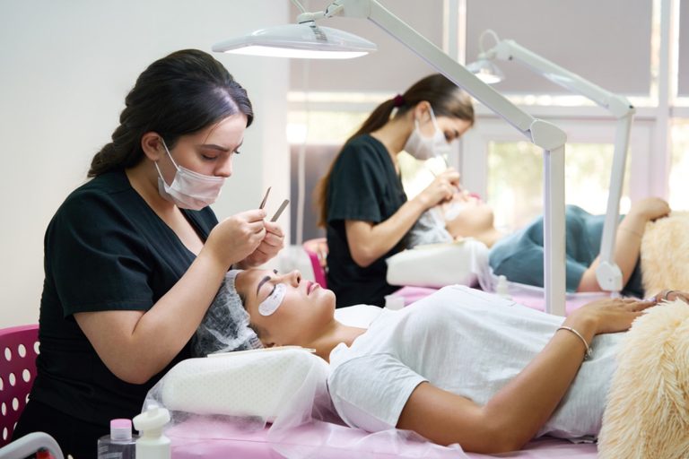 How Do You Get a Lash Tech Certificate?